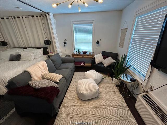 216 Montclair