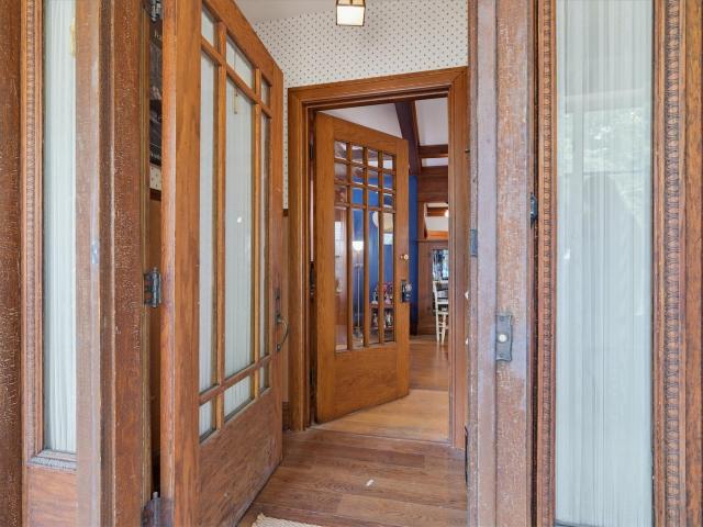 216 MAPLE Avenue