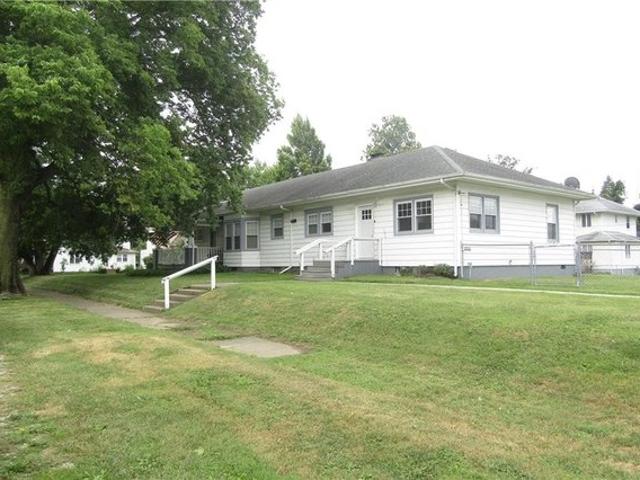 216 Maple St, Rossville, IL 60963