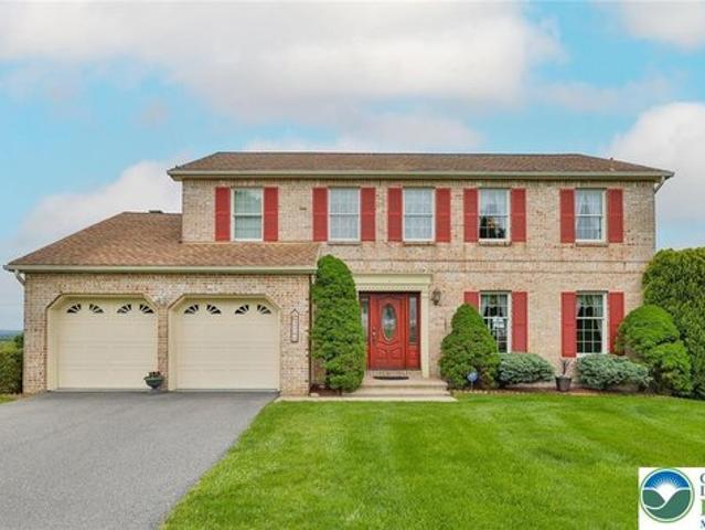 216 Memorial Dr, Bath, PA 18014