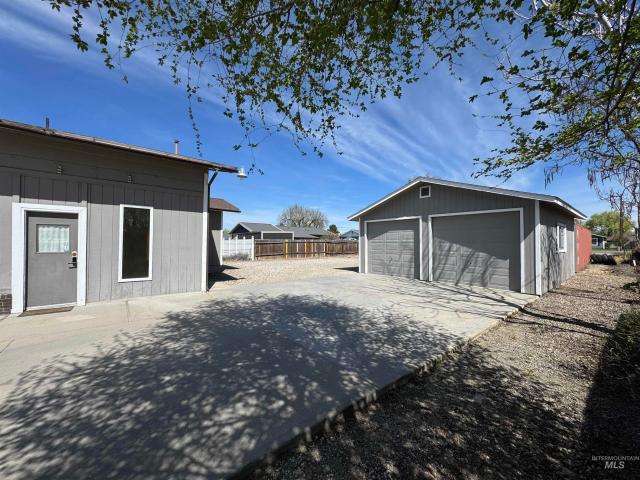 216 N Whitley Dr