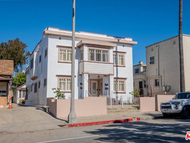 216 N Catalina Ave, Unit 216C, Redondo Beach, CA 90277 | MLS #26665 | Compass