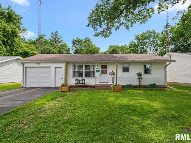 216 N Oak St, Nokomis, IL 62075