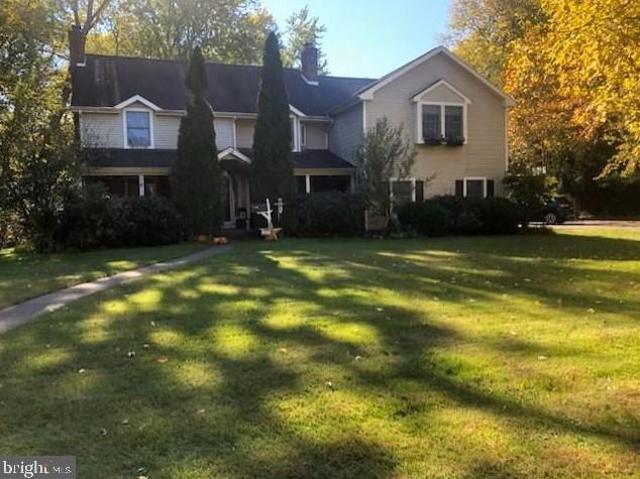 216 N Riding Dr, Moorestown, NJ 08057