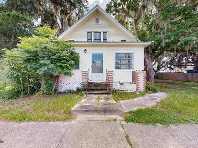 216 N Summit St, Crescent City, FL 32112