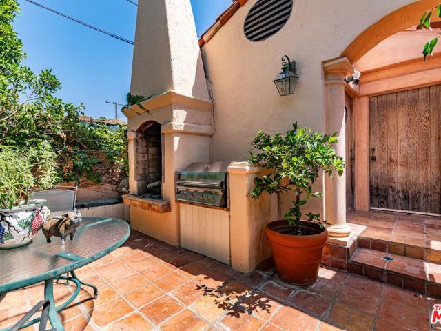 216 S Carmelina Avenue Guesthouse
