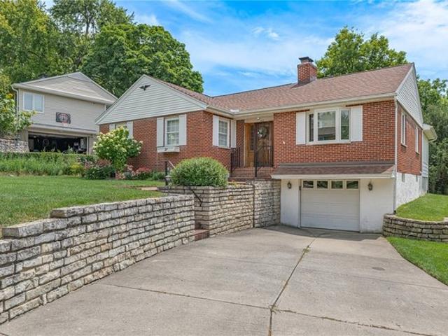 216 S Pelham Dr, Kettering, OH 45429