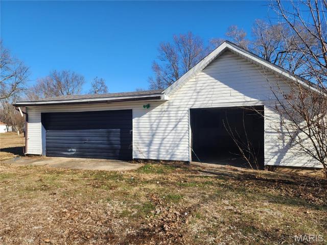 216 S Pine St, Stonington, IL 62567 | MLS #25080 | Compass