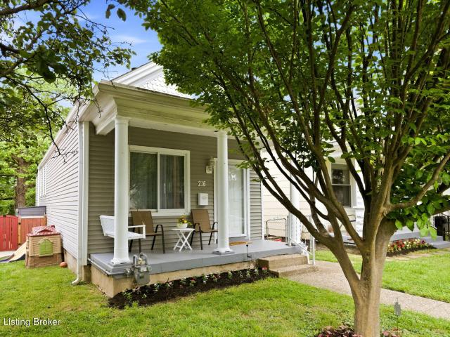 216 Saunders Ave