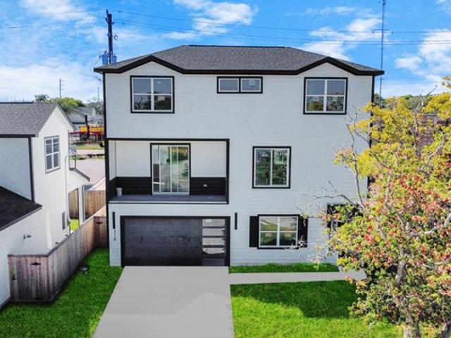 216 San Jacinto St, La Porte, TX 77571
