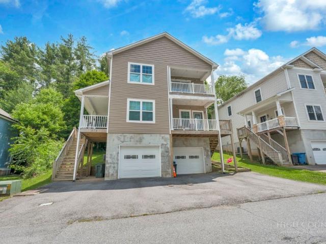 216 Stratford Lane
