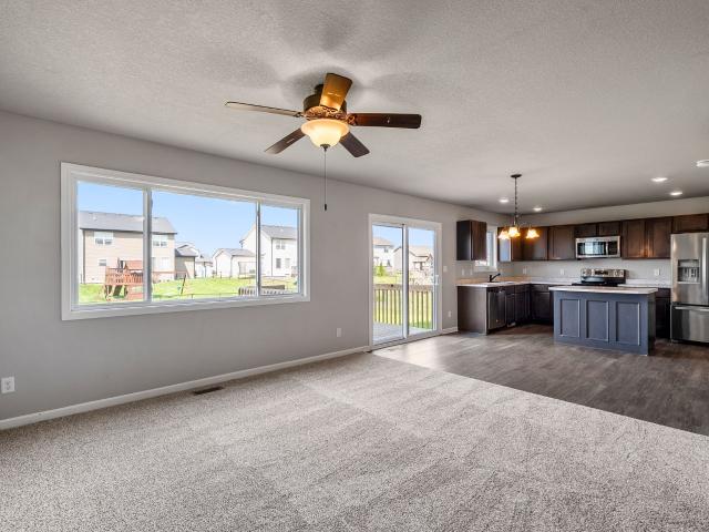 216 Summit Circle NW