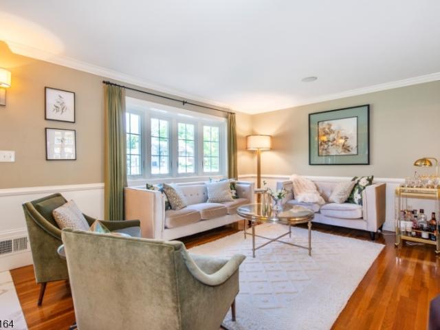216 Sunset Ave