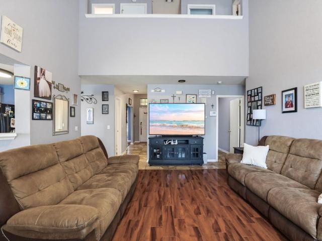 216 Sunshadow Dr