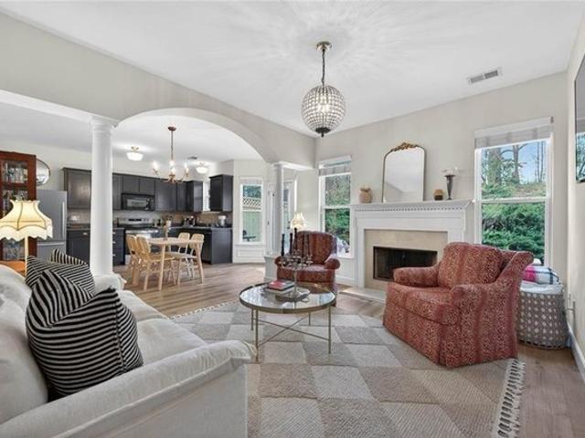 216 Parc View Ln, Woodstock, GA 30188
