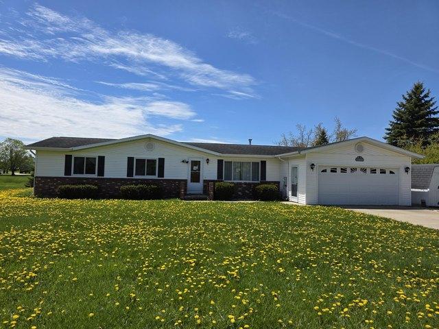 216 Riverside Dr, Cheboygan, MI 49721