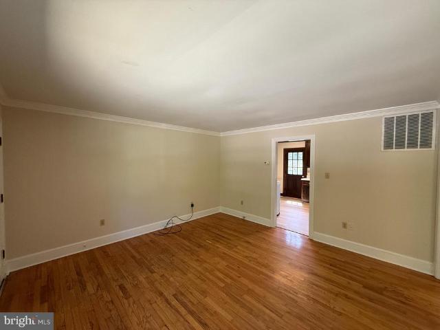 216 W Broaddus Avenue