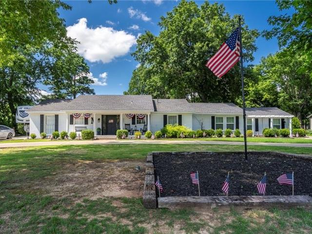 216 W Bush St, Prairie Grove, AR 72753