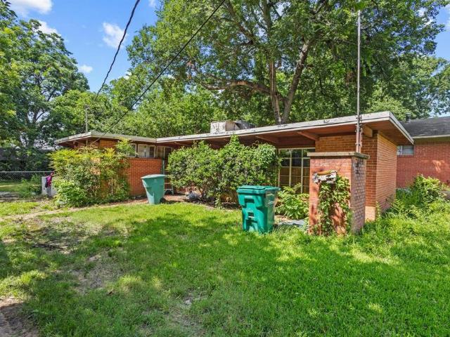 216 W Dexter Street