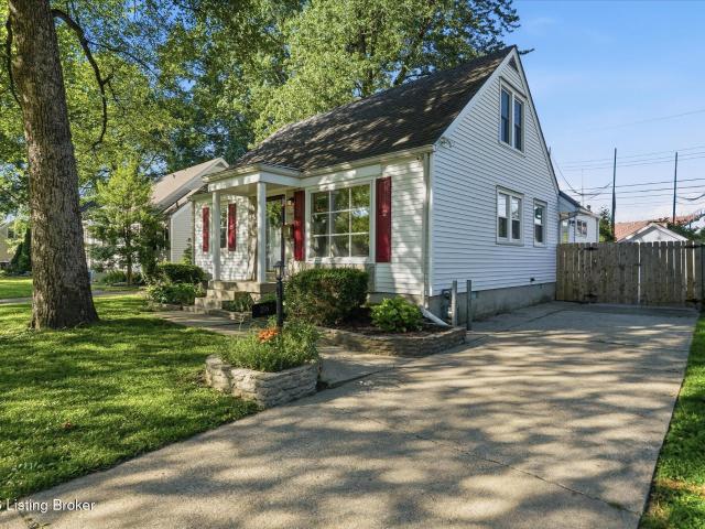 216 W Esplanade Ave
