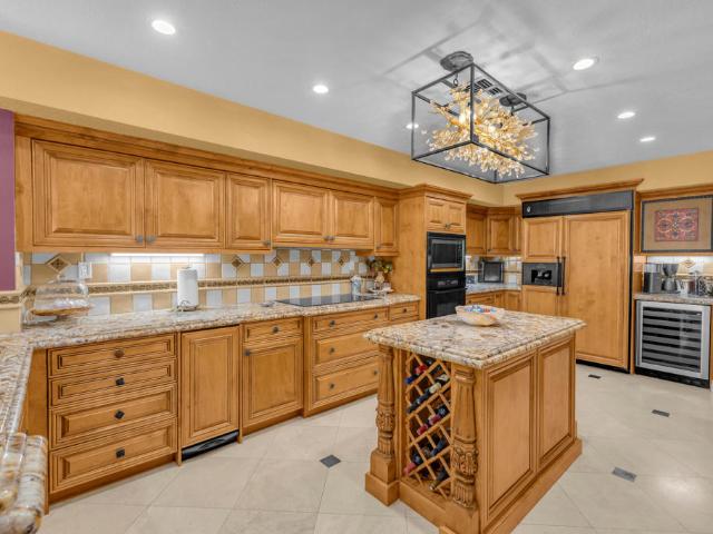 216 W Kavenish Drive