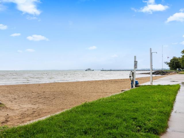 216 W Lakeshore Drive # E