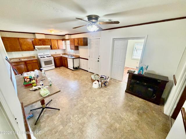 216 W Lee Drive