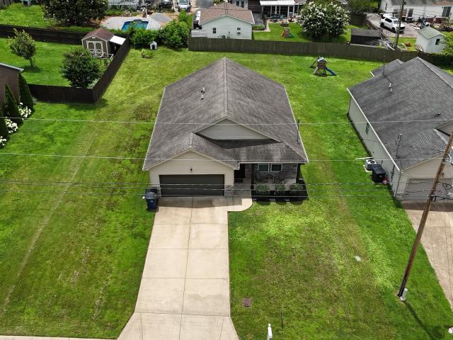 216 Woodsong Ln