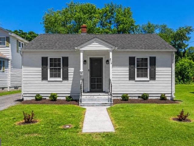 216 Walnut St, Berryville, VA 22611