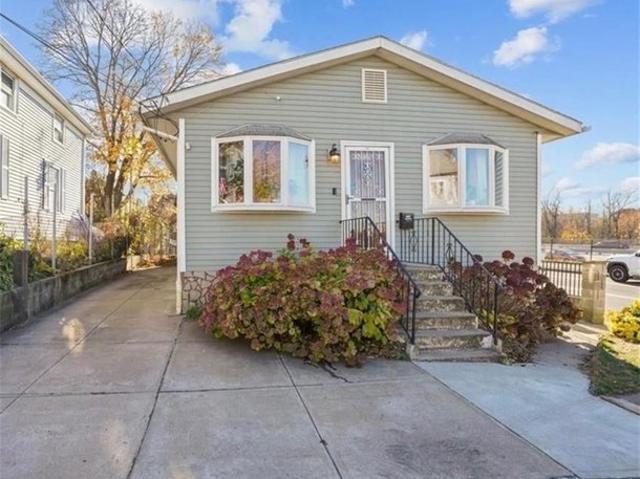 216 Wendell St, Providence, RI 02909