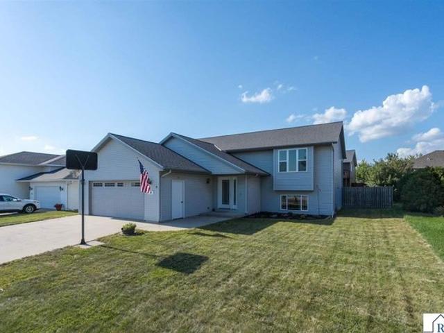 216 Wickfield Dr, Mankato, MN 56001