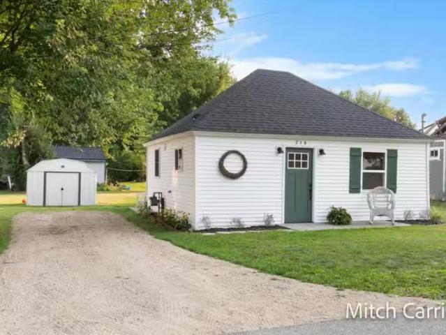 216 WILLIAMS ST, HOWARD CITY, MI 49329 Single Family Residence.