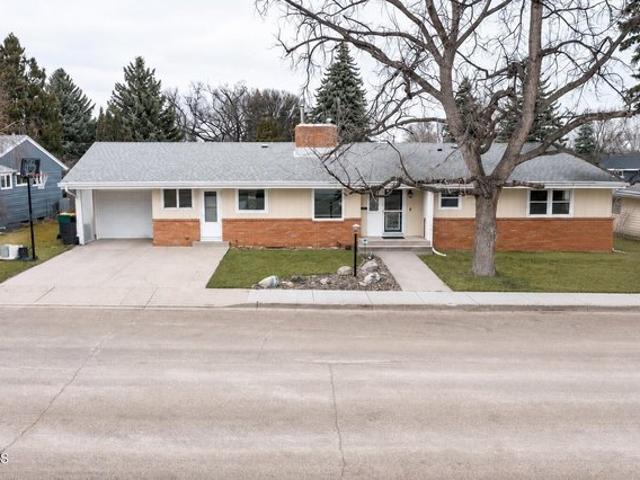 216 Tower Ave, Bismarck, ND 58501