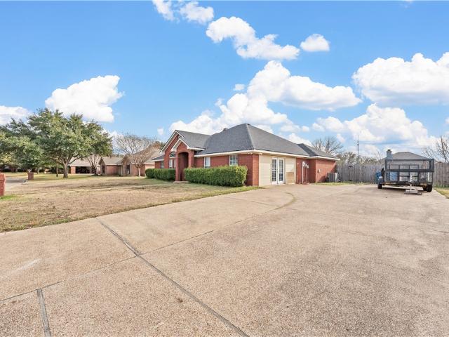 216 Toluca Trail, Hewitt, TX 76643 | MLS #227435 | Compass