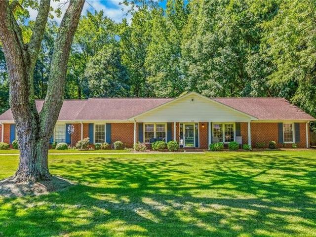 216 Vancouver Ct, Kernersville, NC 27284