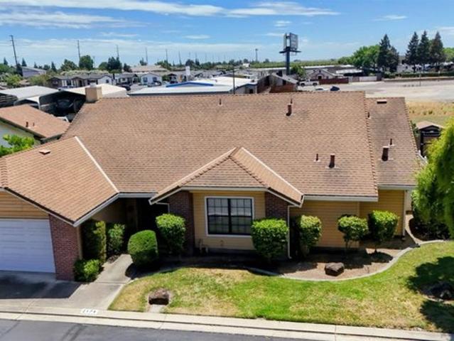 2174 Garden Cir Dr, Manteca, CA 95336