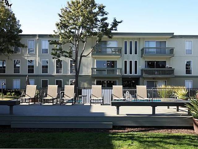 $2174 / 2br 1100ft² Your Pets Are Welcome At Water's Edge Apartments!