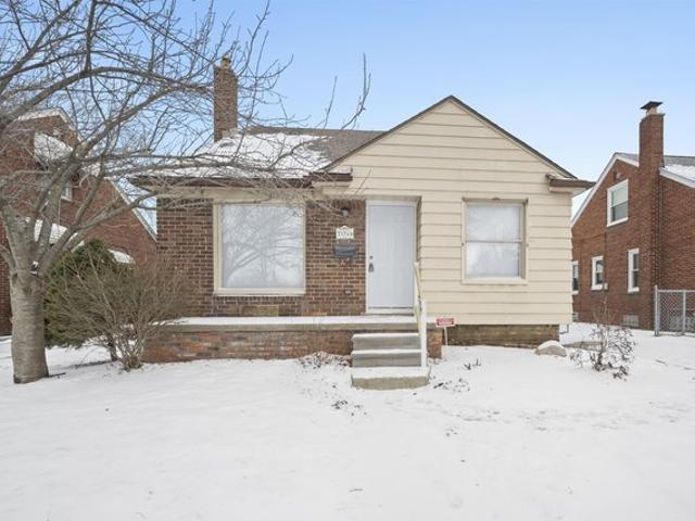 21751 Bournemouth St, Harper Woods, MI 48225