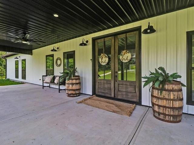 2175 N Lick Creek Rd, Byrdstown, TN 38549