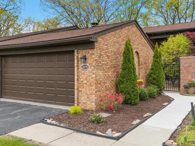 2175 Bordeaux St, West Bloomfield Township, MI 48323