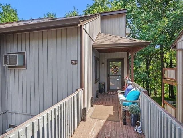 2175 Pinebrook Trl, Cuyahoga Falls, OH 44223