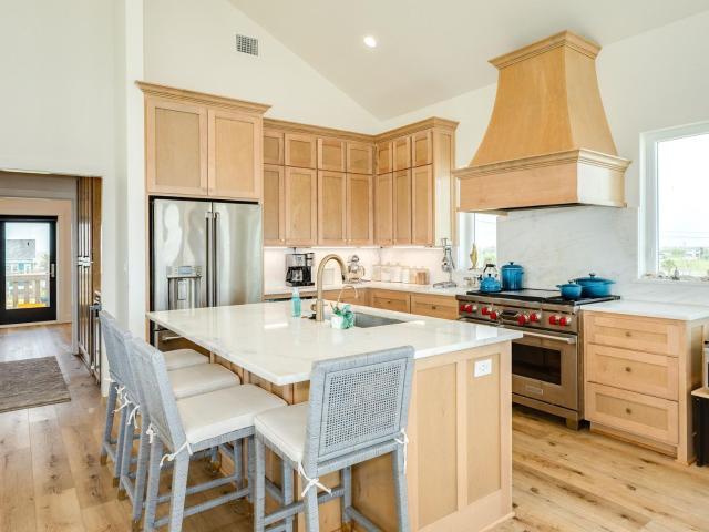 2176 Highway 87, Gilchrist, TX