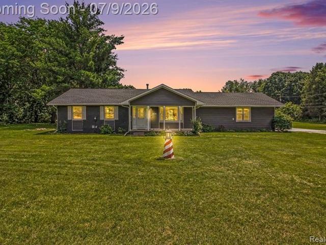 2176 Kingston Dr, Hamburg Township, MI 48169