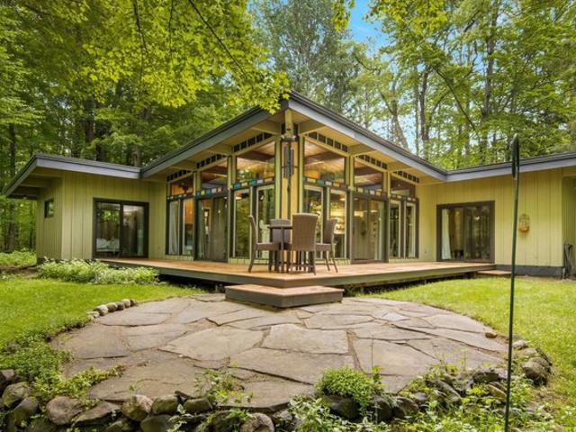 2176 W Schuss Mountain Dr, Bellaire, MI 49615