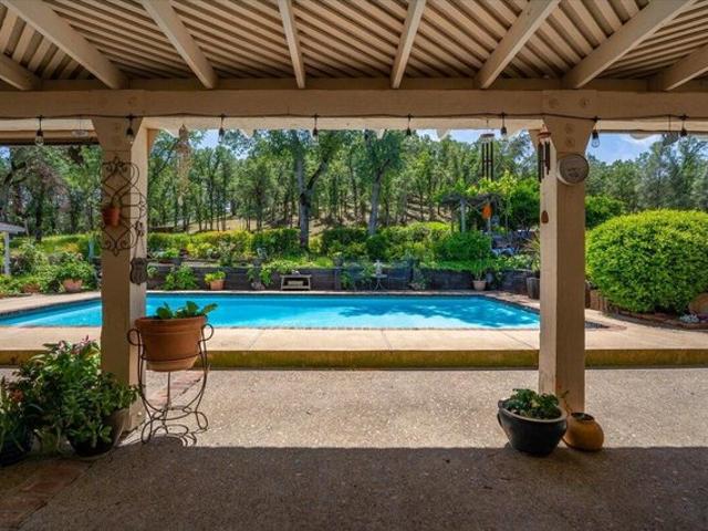 21781 Coloma Dr, Palo Cedro, CA 96073