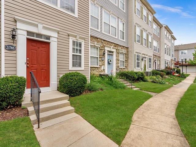 21785 Dragons Green Square # 21785