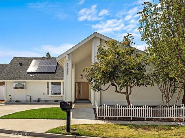 21791 Summerwind Ln, Huntington Beach, CA 92646