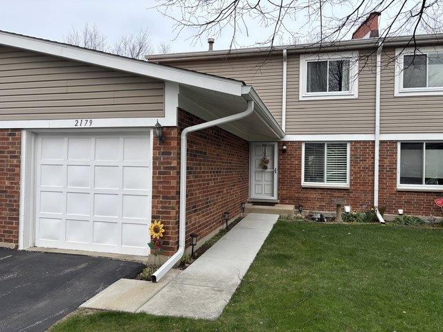 2179 N Queensburg Ln, Palatine, IL 60074