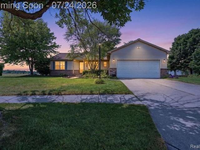 21700 Brookside South Dr, Macomb Township, MI 48044