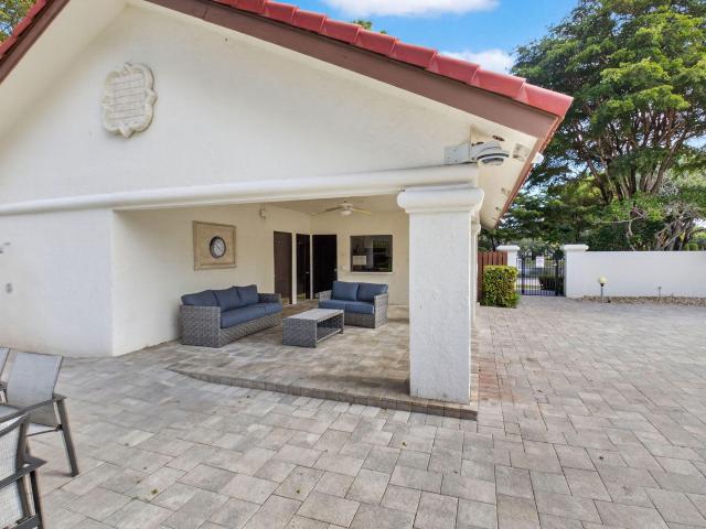 21700 Club Villa Ter, Boca Raton, FL 33433 | MLS #B26005